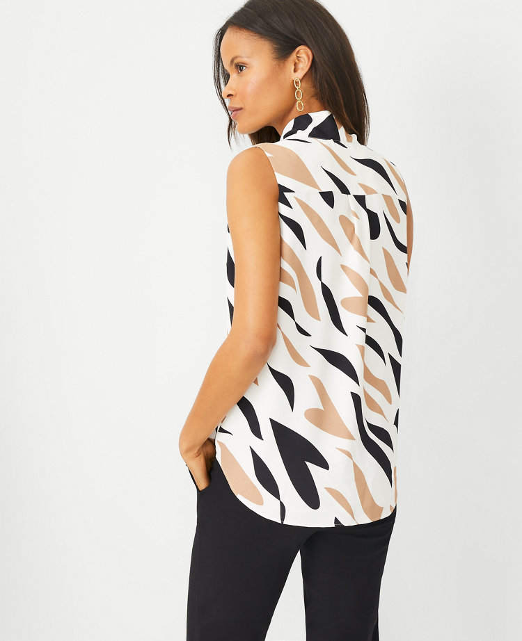 Petite Abstract Bow Neck Shell