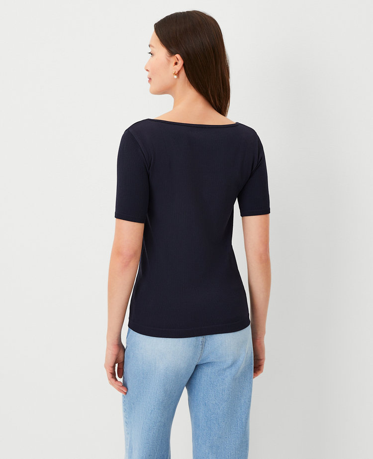 Ribbed Modern Seamless Scoop Neck Tee