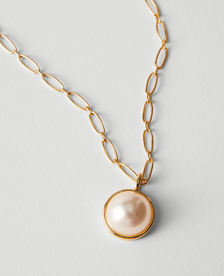 Pearlized Delicate Chain Necklace