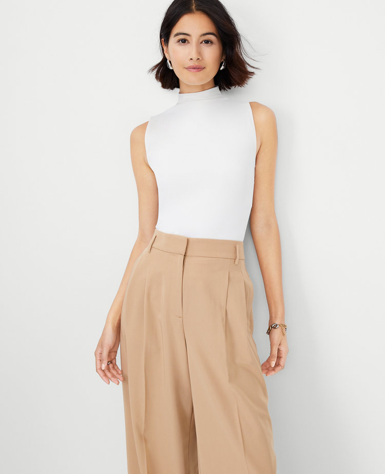 Seamless Sleeveless Mock Neck Top