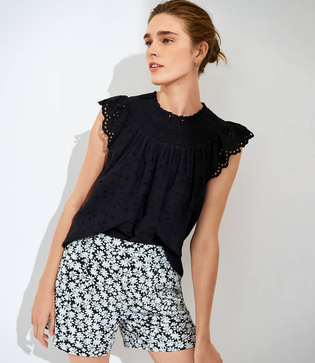 Pleated Pull On Shorts in Daisy